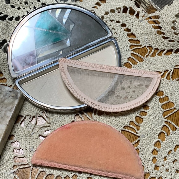 Rex 5th avenue | Accessories | Vintage Rex 5th Avenue Powder Compact ...